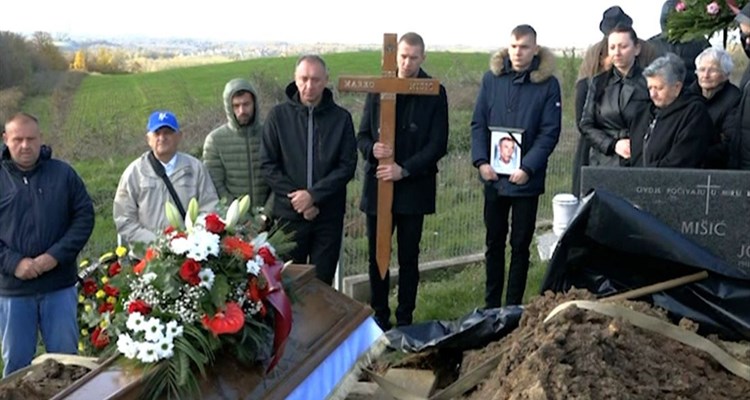 Derventa se oprostila od Marka Mišića, Hrvata kojeg su dvojica srpskih ...